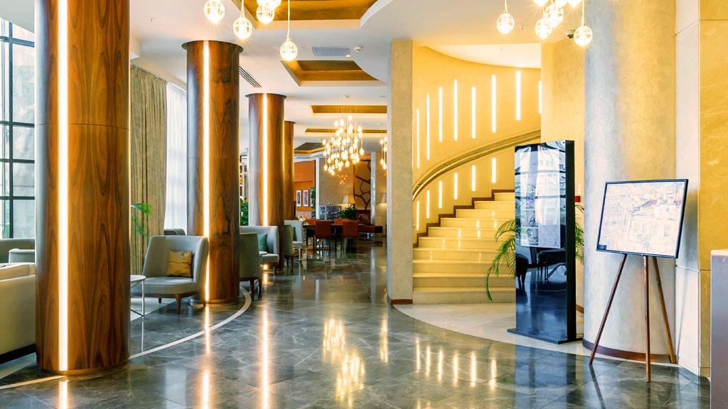 Must-Have Hotel Lobby Equipment: The Benefits of Signage Stands and Qu ...